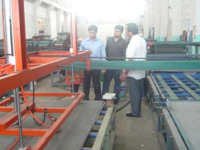 China Steel Structure Sandwich Panel Machine for 1 - 15 cm Thick 0.6 - 1.2 m Width Adjustable Size for sale