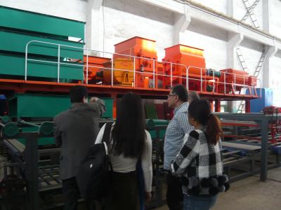 Cina Macchina per la fabbricazione di piastrelle di tetto a strato di conservazione del calore in vendita