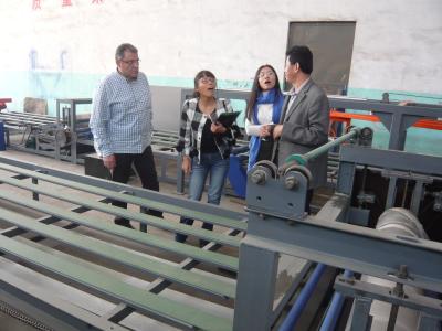 Cina Macchina per la fabbricazione di piastrelle di tetto a strato di conservazione del calore in vendita