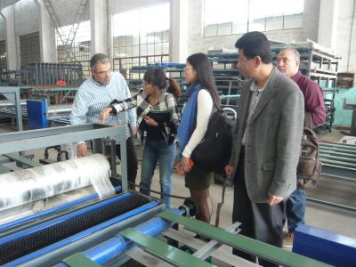 Cina Macchina per la fabbricazione di piastrelle di tetto a strato di conservazione del calore in vendita