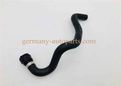 Cina Flangia di tubo flessibile del radiatore di Audi A4 Quattro B6 B7 1.8T alla redine 8E1 819 371 B del centro del radiatore in vendita