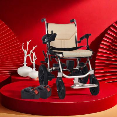 China Cadeira de rodas dobrável de tração elétrica com guincho e quadro de alumínio leve 14 kg à venda