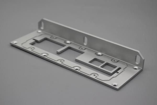 Quality 6063 Alloy Aluminum Heatsink Vertical Mount For Universal Electronic Device for sale