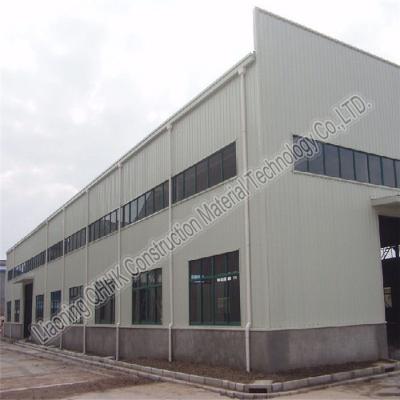 China Estructura de acero del taller prefabricado del panel de bocadillo con la soldadura estándar de los E.E.U.U. en venta