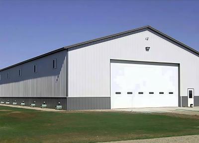 China Consistencia de color uniforme en toda la estructura de acero fabricada Fabricación resistente a la intemperie en venta