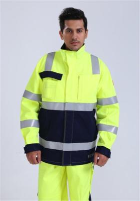 Cina Rivestimento ignifugo del lavoro del tessuto CVC di EN20471 Hivis, il rivestimento riflettente degli uomini in vendita