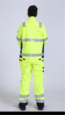 Cina Rivestimento ignifugo del lavoro del tessuto CVC di EN20471 Hivis, il rivestimento riflettente degli uomini in vendita