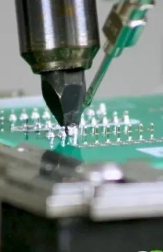 중국 920x700x850mm 크기의 로봇 자동 납땜기, 0.6~1.5mm 납땜 와이어용, 시간당 1000개 생산 판매용