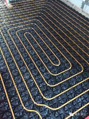 China 450*450*25MM Sistema de água quente de isolamento térmico por piso para melhorar a eficiência energética à venda