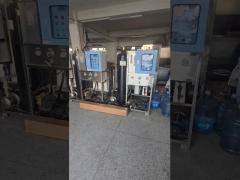 Dispositivo per la desalinizzazione dell'acqua di laboratorio di piccole dimensioni Dispositivo per il trattamento dell'acqua