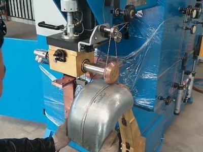 China 50KVA Seam Welding Equipment Duct Seam Welding Machine Welding Angle 45 90 15 60 for sale