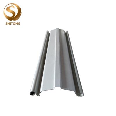 China el precio bajo con la hoja ligera de alta calidad del hierro del garaje de acero rueda para arriba la puerta del obturador que forma la máquina en venta