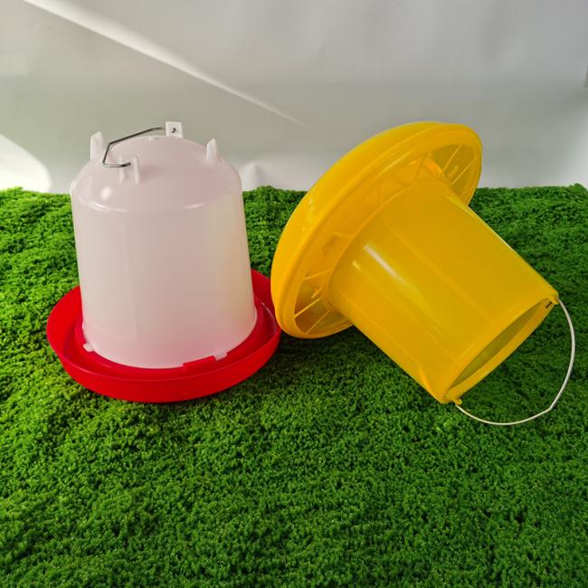 Modern round plastic poultry feed bucket with sturdy handle