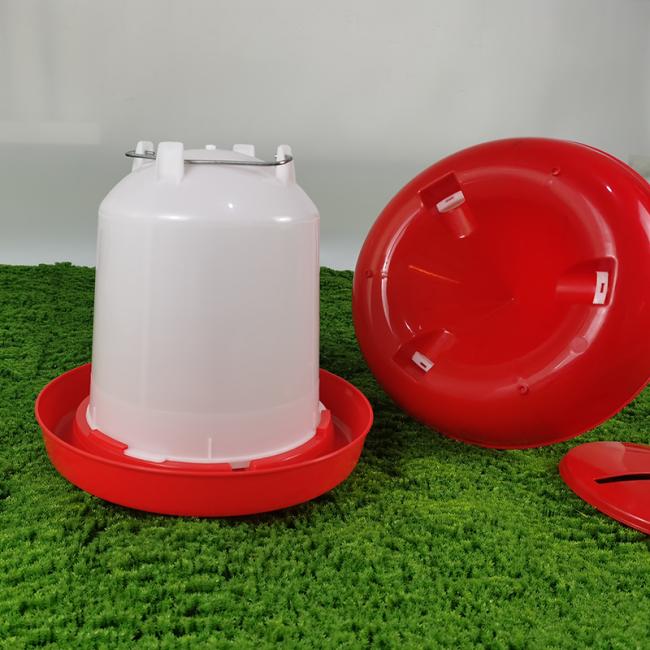 Red and white poultry feeder with 9L capacity