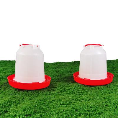 China Convenient Bottom Water Filled Version Plastic Poultry Drinker Anti Drip Watering System 5 L Capacity for sale