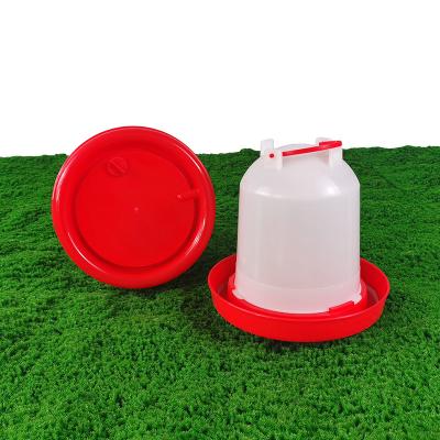 China Convenient Bottom Water Filled Version Plastic Poultry Drinker Anti Drip Watering System 5 L Capacity for sale