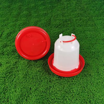 China Convenient Bottom Water Filled Version Plastic Poultry Drinker Anti Drip Watering System 5 L Capacity for sale