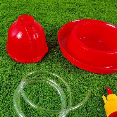 China Langdurig Rood Plastic Plastic Watervoerder Kegelvorm Anti-druppelontwerp Verschillende pluimvee soorten Te koop