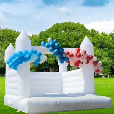 Cina 2024 Double Slide White Inflatable Bouncer House con colore personalizzato e tema arcobaleno in vendita