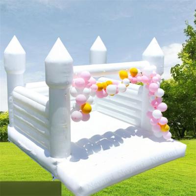 Cina 2024 Hot Style Castello rimbalzante in PVC bianco per nozze Dimensioni personalizzate e materiale in PVC in vendita
