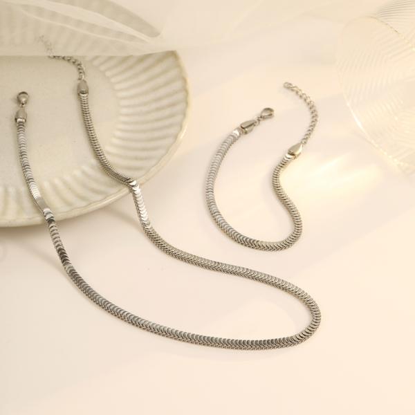 Quality 2024 Hot Selling Titanium Steel Necklace Bracelet Hiphop Punk Style Highend Clavicle Chain Design for Men and Women Necklace for sale