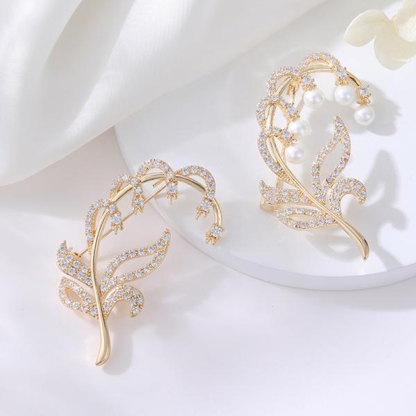 Quality Brass Zircon Chest Temperament Multifunctional Branch Leaf Women's Dress Pin Accessories Pearl Style 14k Gold Plated Brooch for sale