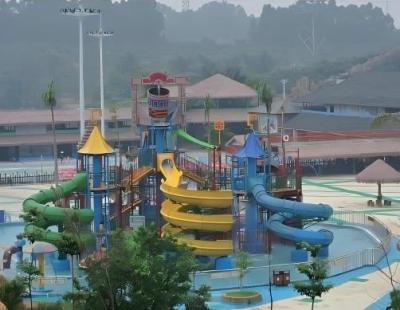 China Multiple Slides Aqua Park Village Anti Aging Medium Sized 600m2 for sale