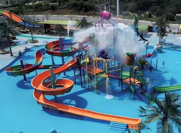 Quality Medium Sized Water Village Park 680m2 for sale