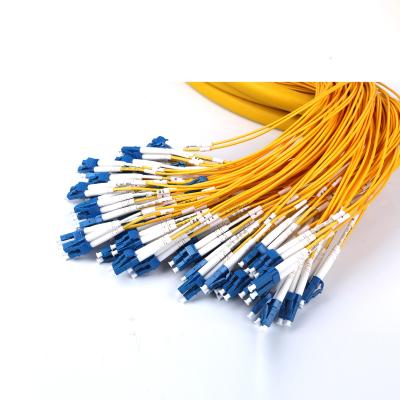 Cina Cavo di toppa a fibra ottica di G657A1 MPO MTP LC MP OM3/OM4 8/12/24 in vendita