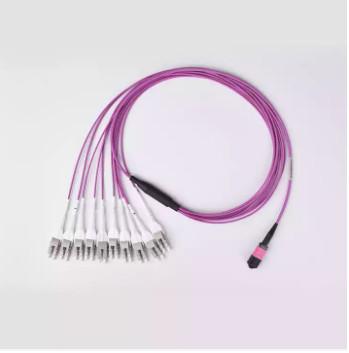 Cina Fornitura a fibra ottica MPO di Jumper Breakout Cable Factory del cavo di toppa ai centri OM3 di LC 12F 24F in vendita