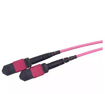 中国 MPOのデータ センタのための低い挿入物の損失の繊維光学のパッチ・コード 販売のため