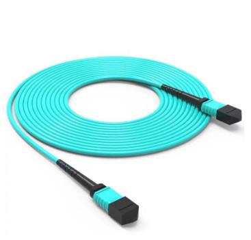 中国 MPO MTP OM3 OM4繊維パッチは8 12を男女24の中心ケーブルで通信する 販売のため