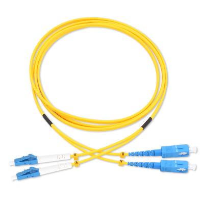 中国 3m 9/125um デュプレックス PVC LSZH LC to SC 光ファイバーパッチケーブル 販売のため