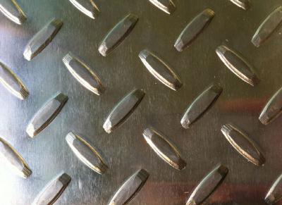 China Hot rolling 3mm 5052 embossed aluminum sheet used for stair tread or bus for sale