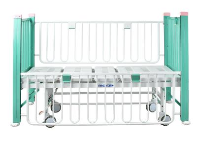 Cina Un letto pediatrico medico manuale di due funzioni con le battagliole d'acciaio smaltate in vendita