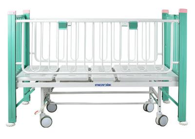 Cina Un letto pediatrico medico manuale di due funzioni con le battagliole d'acciaio smaltate in vendita
