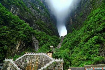 China 5-Day 4-Night Zhangjiajie Group Tour Guide | Zhangjiajie National Forest Park, Avatar Scenic Spots, Tianmen Mountain, Tianmen Cave, Furong Ancient Town, Fenghuang Ancient City and Xiangxi Miao Village for sale