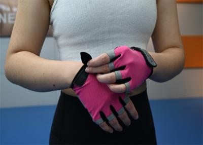 Cina Guanti da ginnastica resistenti donne Guanti da ginnastica traspiranti con supporto al polso in vendita