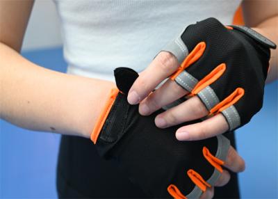 Cina Guanti da ginnastica in poliestere di neoprene per donne Neri Guanti da bicicletta in vendita
