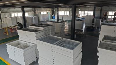 Cina Finestra scorrevole in upvc standard americano con vetro temperato e materiale di telaio in PVC in vendita