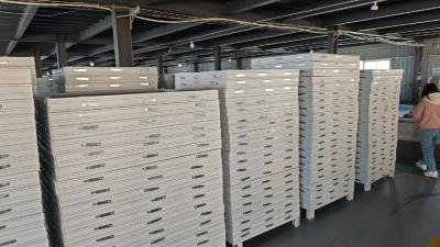 Cina Finestra scorrevole in upvc standard americano con vetro temperato e materiale di telaio in PVC in vendita