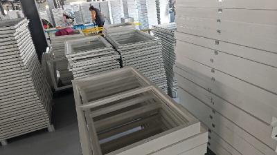 Cina Materiale di rete per schermo in fibra di vetro finestra scorrevole in PVC per porta in stile americano in vendita