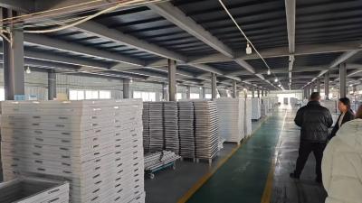 Cina Finestra di vinile singolo appesa su misura con hardware e materiale di rete per schermo in fibra di vetro in vendita