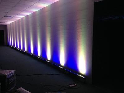 Cina 14x30W LED Wall Washer per matrimonio Bar Hall Night Club Acqua resistente all'alluminio RGB3in1 Edificio luce in vendita