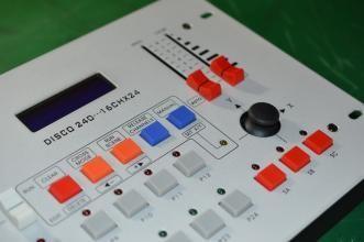 Cina Apparecchiature di illuminazione per palcoscenico 240 DMX Controller DJ Disco DMX Console con tensione AC220V in vendita