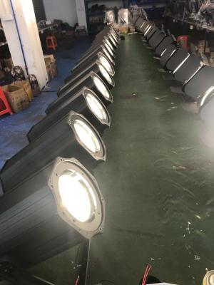 Cina 200W COB LED Zoom Par Light per Studio Teatro Disco Audience Blinder in vendita
