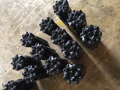 China Forjando la perforación superior/T45 del martillo contraiga la broca 76m m de la roca del botón del hilo en venta