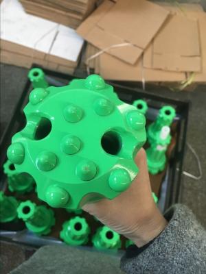 中国 COP35/DHD3.5 DTHのための90mmおよび105mm DTHの穴あけ工具はフィート弁との緑色を槌で打ちます 販売のため