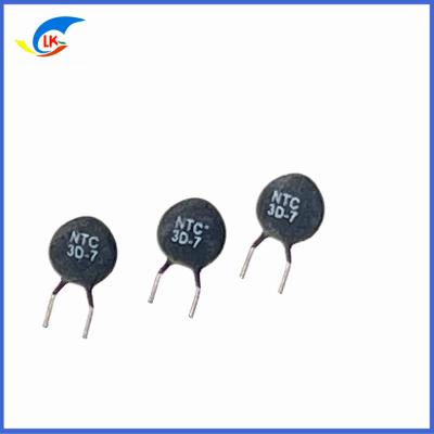 Cina Tipo tipo corrente termistore di potere MF72 di potere di soppressione NTC di afflusso 3D-7 di serie 3Ω 2.5A 7mm per l'alimentazione elettrica dell'adattatore in vendita