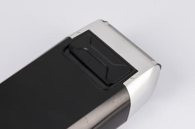 Cina SHA-138 Per uomo tagliabarbe tagliacapelli tagliacapelli elettrici multifunzione ricaricabile senza fili in vendita